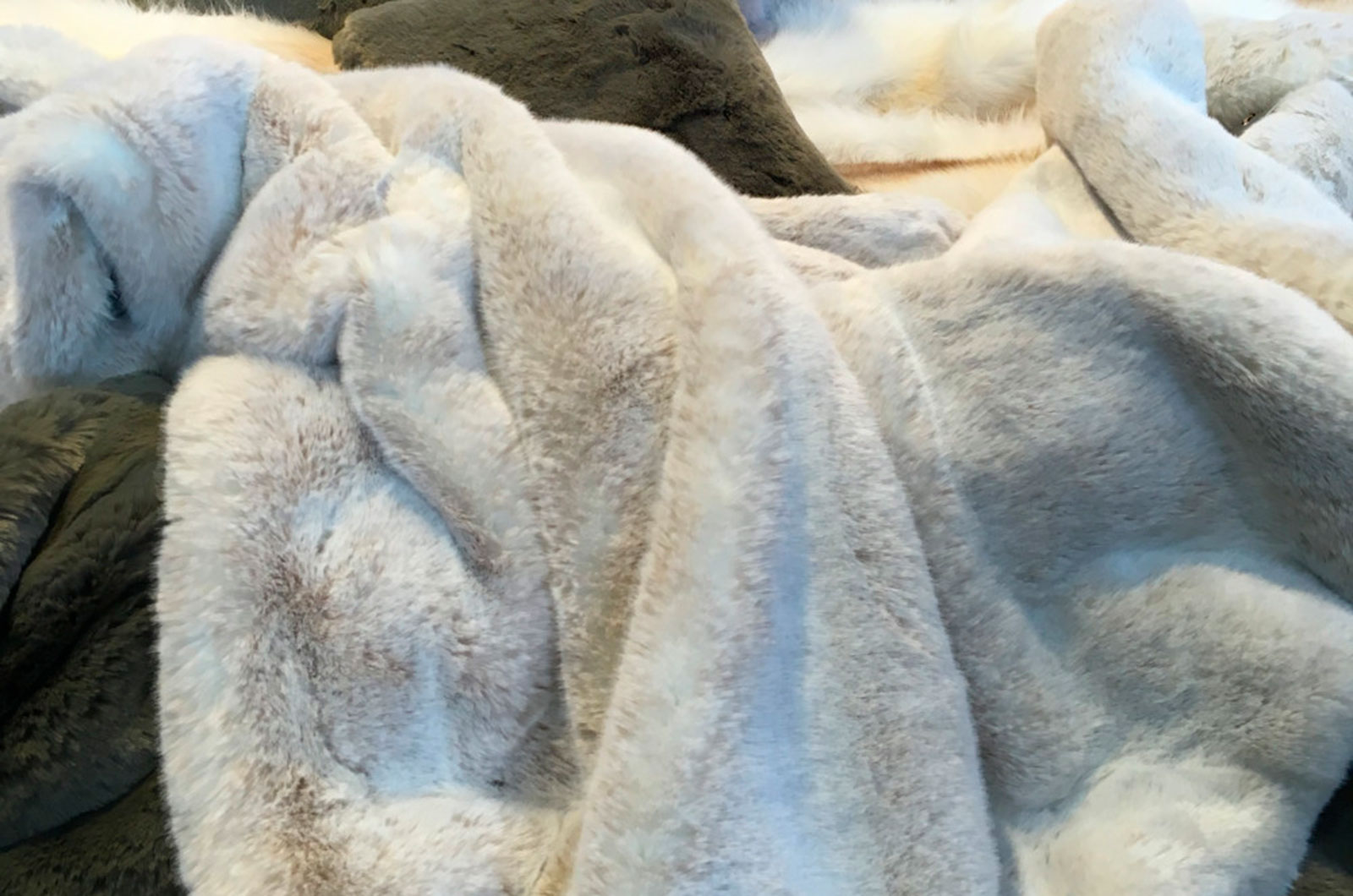 Comment intégrer de la fourrure dans un chalet de montagne